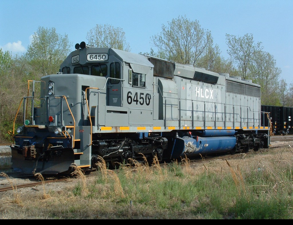 HLCX 6450 new paint on cab and nose after shopping